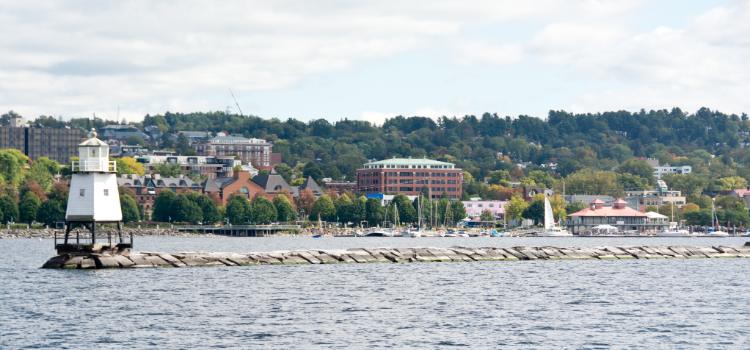 Charter Bus Rentals in Burlington, Vermont - Shofur